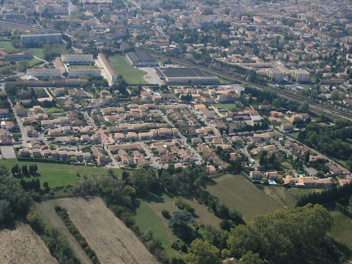 Plusieurs facteurs qui se cumulent poussent à la forte périurbanisation ...